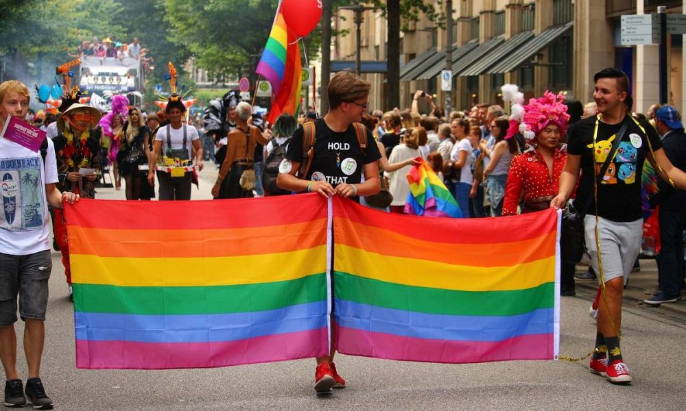 ¿Qué significa cada uno de los colores de la bandera LGBTI?